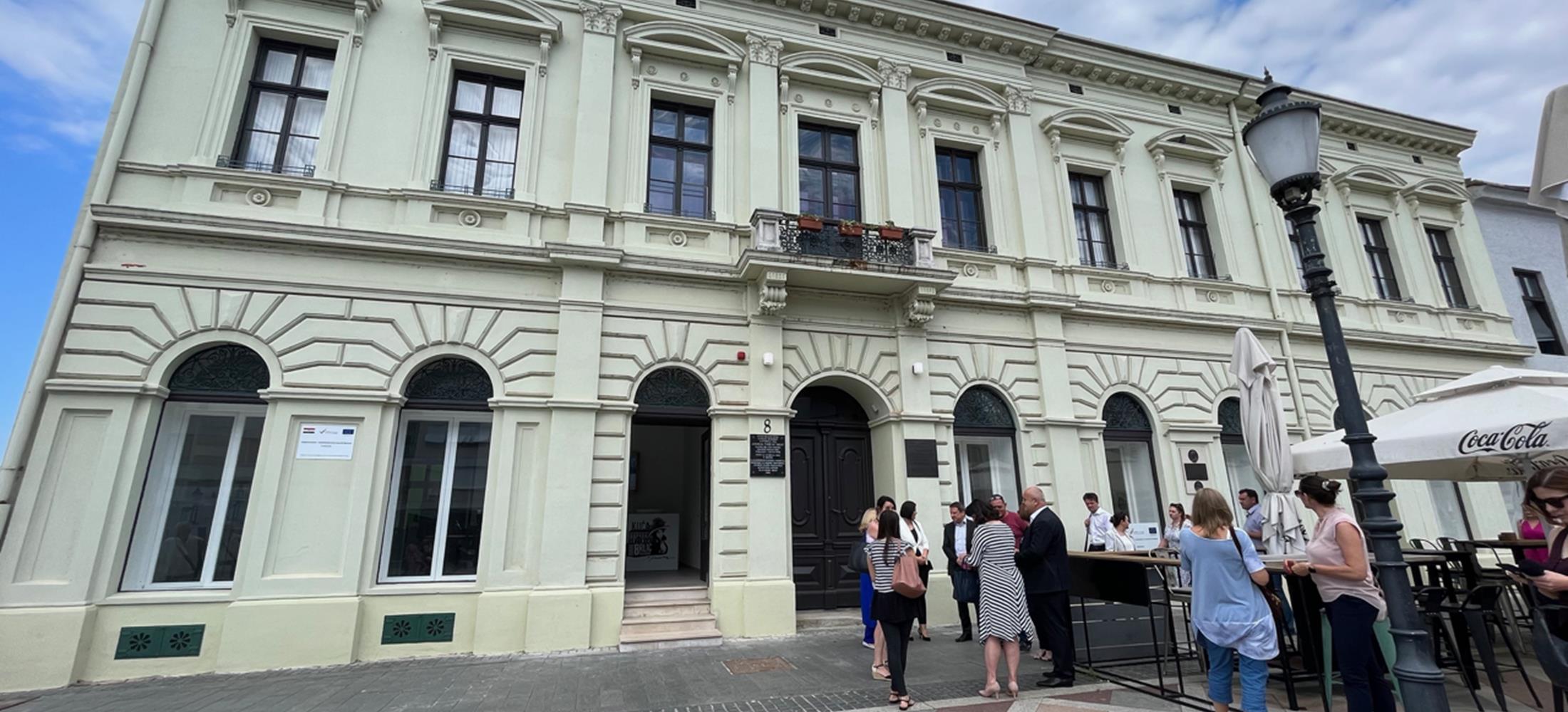 Uređenje i opremanje multimedijskog postava interpretacijskog centra ...